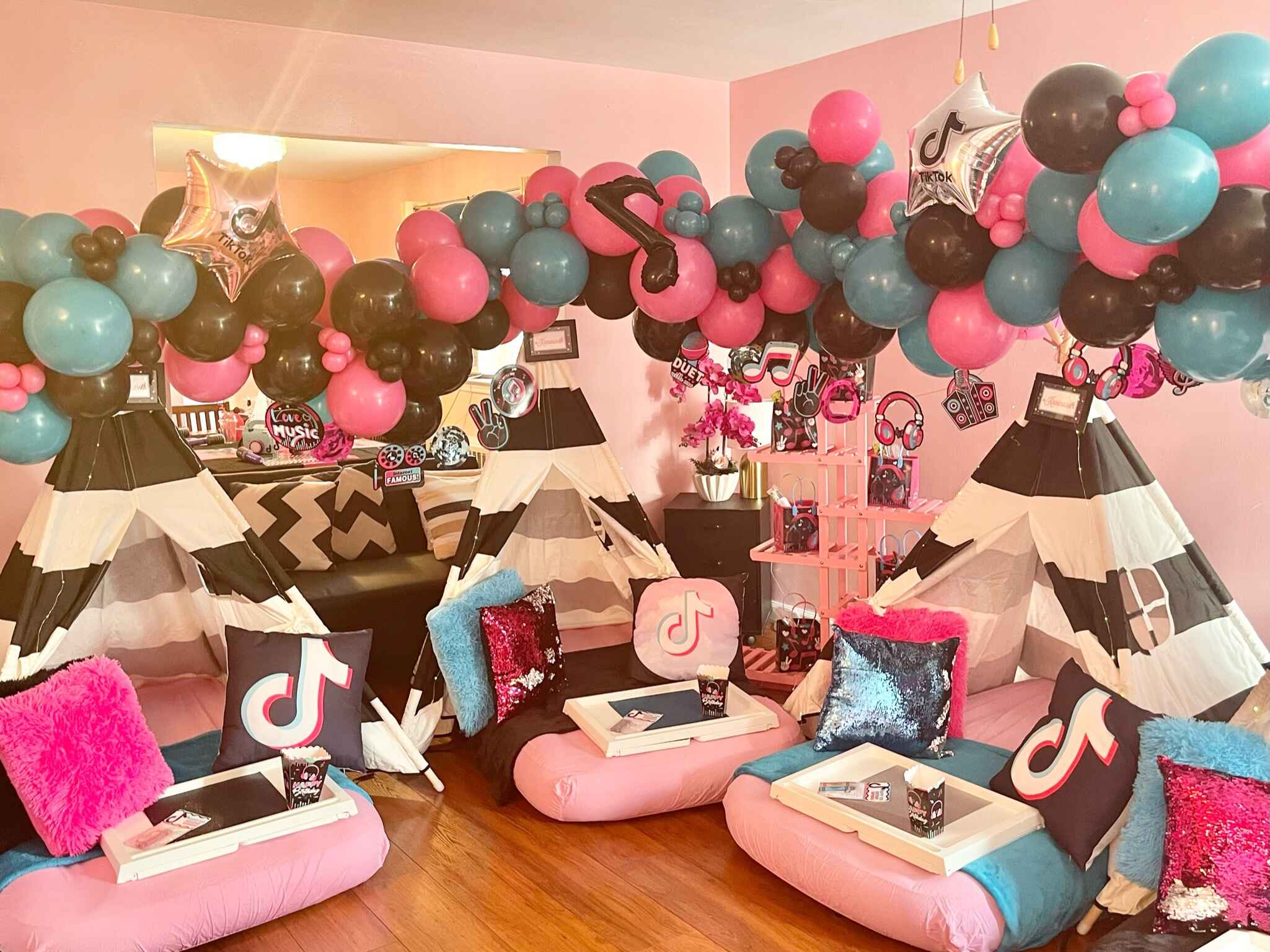 Hosting the Ultimate TikTok Themed Sleepover Party: Ideas, Activities ...
